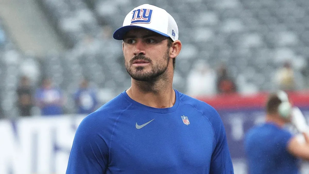 The Bearded Jones Saga Continues – A Fan With A Mic